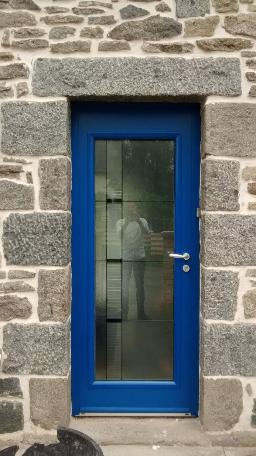 Porte d'entrée bleue en acier avec grand vitrage Porte d'entrée bleue en acier avec grand vitrage